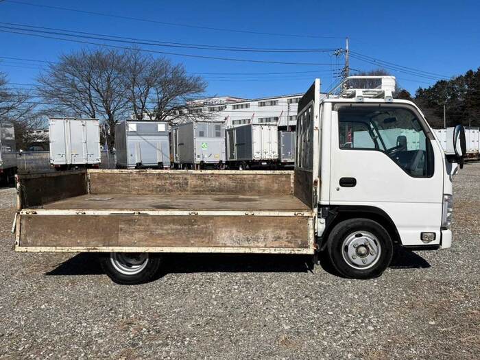 いすゞ エルフ 小型 平ボディ 10尺 TRG-NJR85A の中古トラック【車両No.141051】｜中古トラックの販売・買取【トラック流通センター】