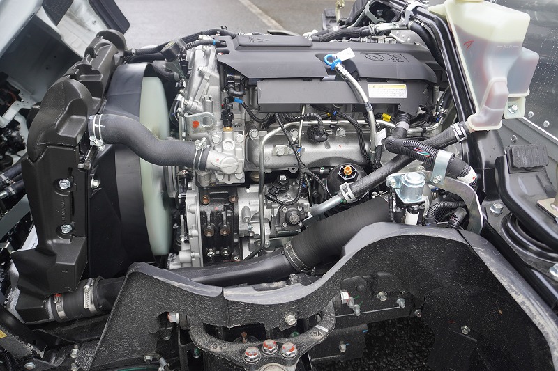 三菱 キャンター 小型 アルミバン 10尺 2RG-FBA20 の中古トラック【車両No.180204】｜中古トラックの販売・買取【トラック流通センター】