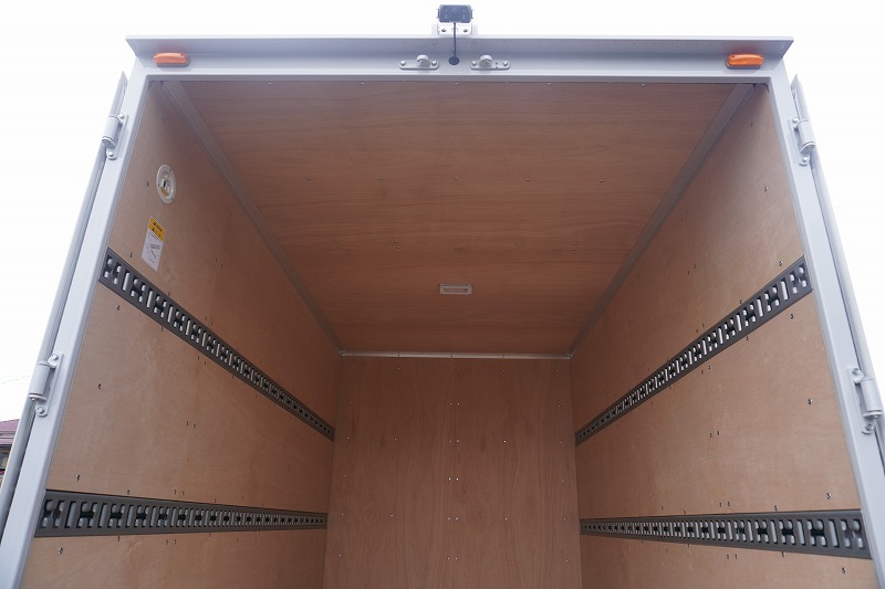 三菱 キャンター 小型 アルミバン 10尺 2RG-FBA20 の中古トラック【車両No.180204】｜中古トラックの販売・買取【トラック流通センター】