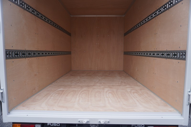 三菱 キャンター 小型 アルミバン 10尺 2RG-FBA20 の中古トラック【車両No.180204】｜中古トラックの販売・買取【トラック流通センター】